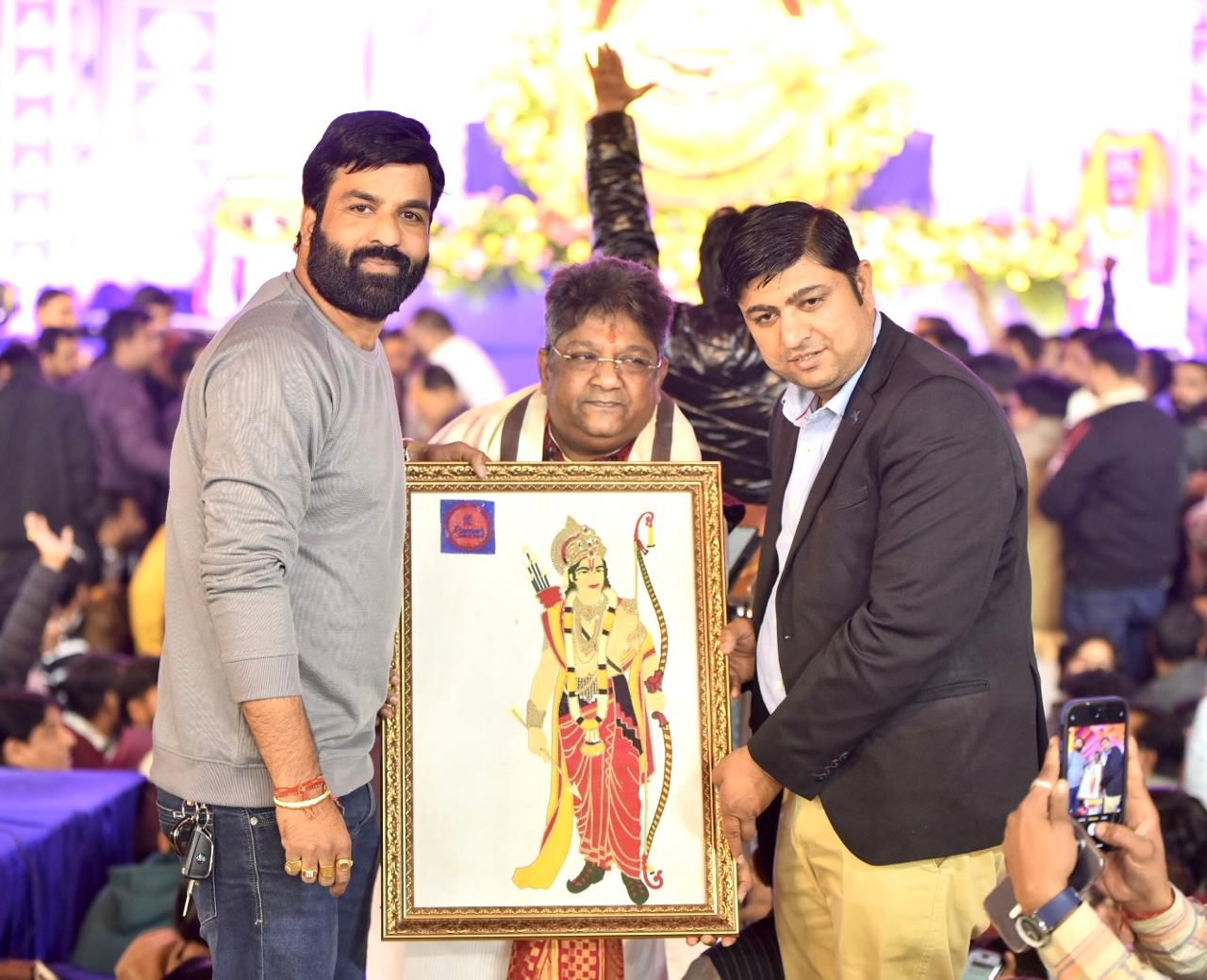 रामाजï रिसोर्ट एंड कुर्तिज के ऑनर ने भजन गायक संजय मित्तल को भगवान ...